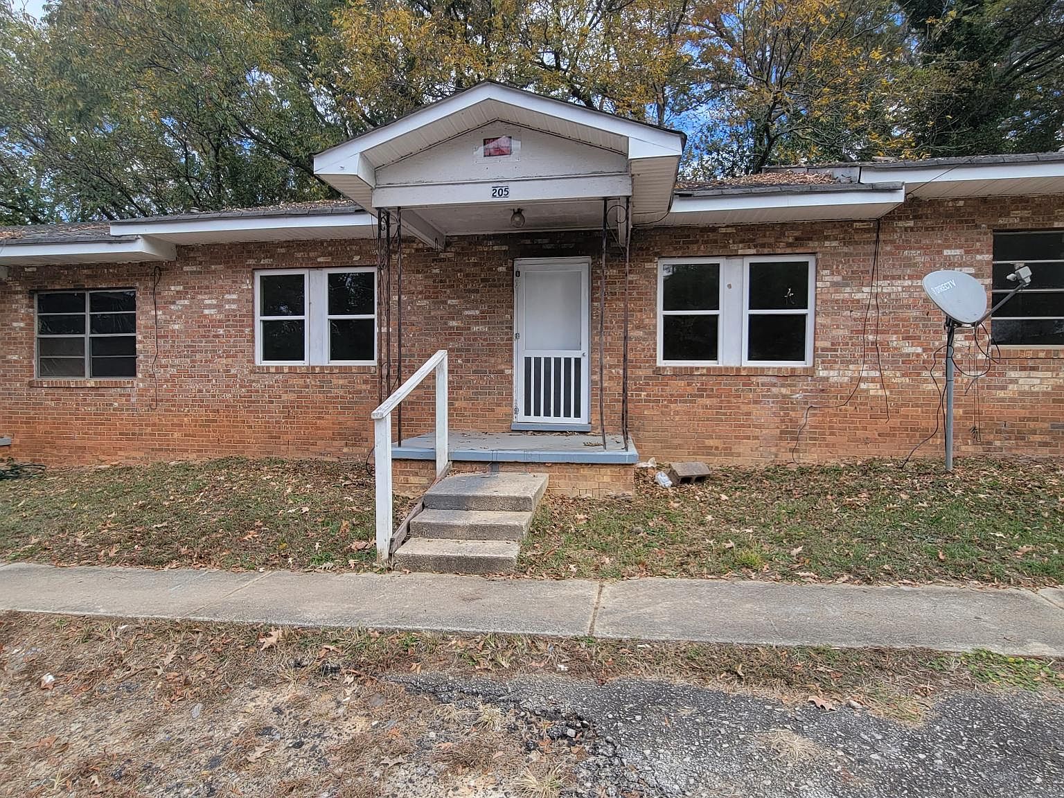 211 Clover Dr, Greenwood, SC 29646 | Zillow