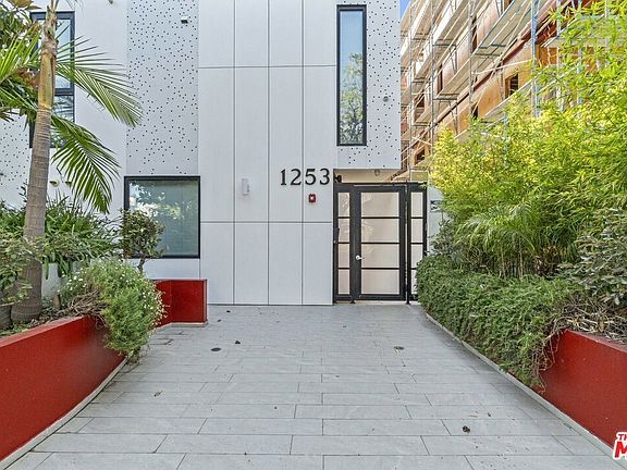 1253 N Sweetzer Ave #3, West Hollywood, CA 90069 | MLS #24-372227 | Zillow