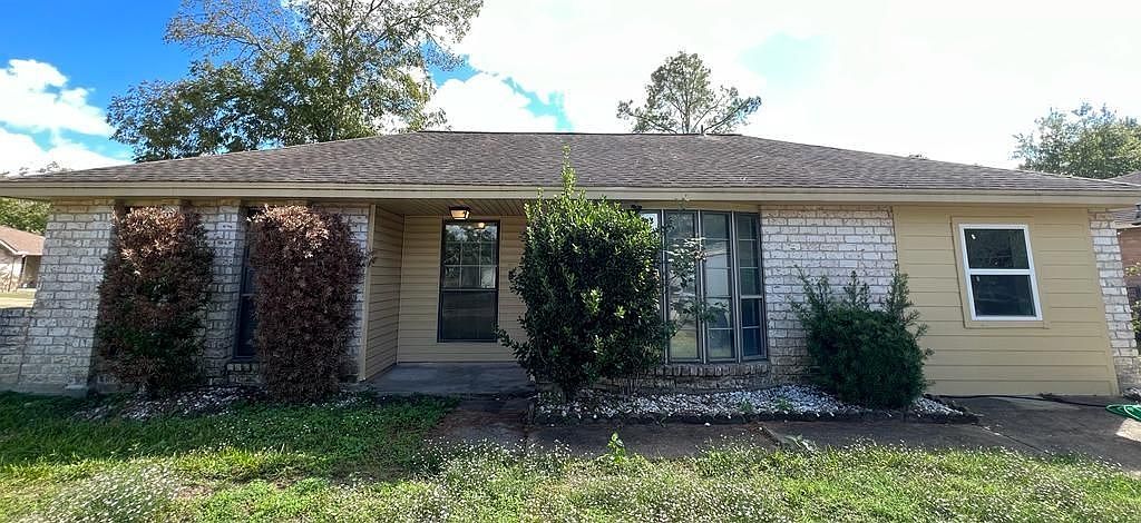 801 Stadium Cir, Friendswood, TX 77546 | Zillow