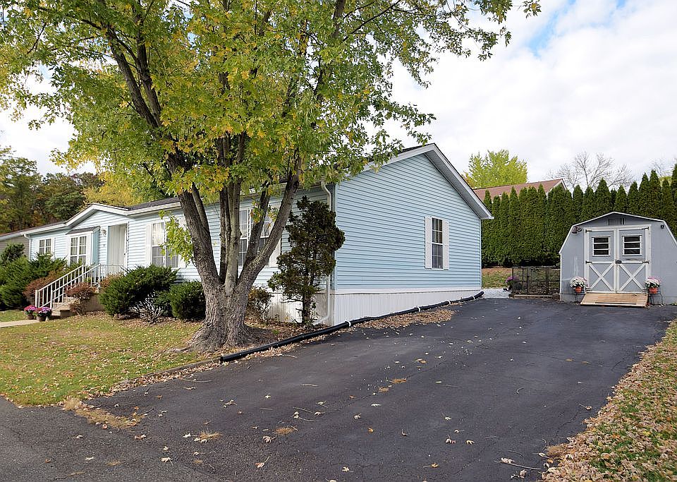 921 Lakeview Dr, Green Lane, PA 18054 | Zillow
