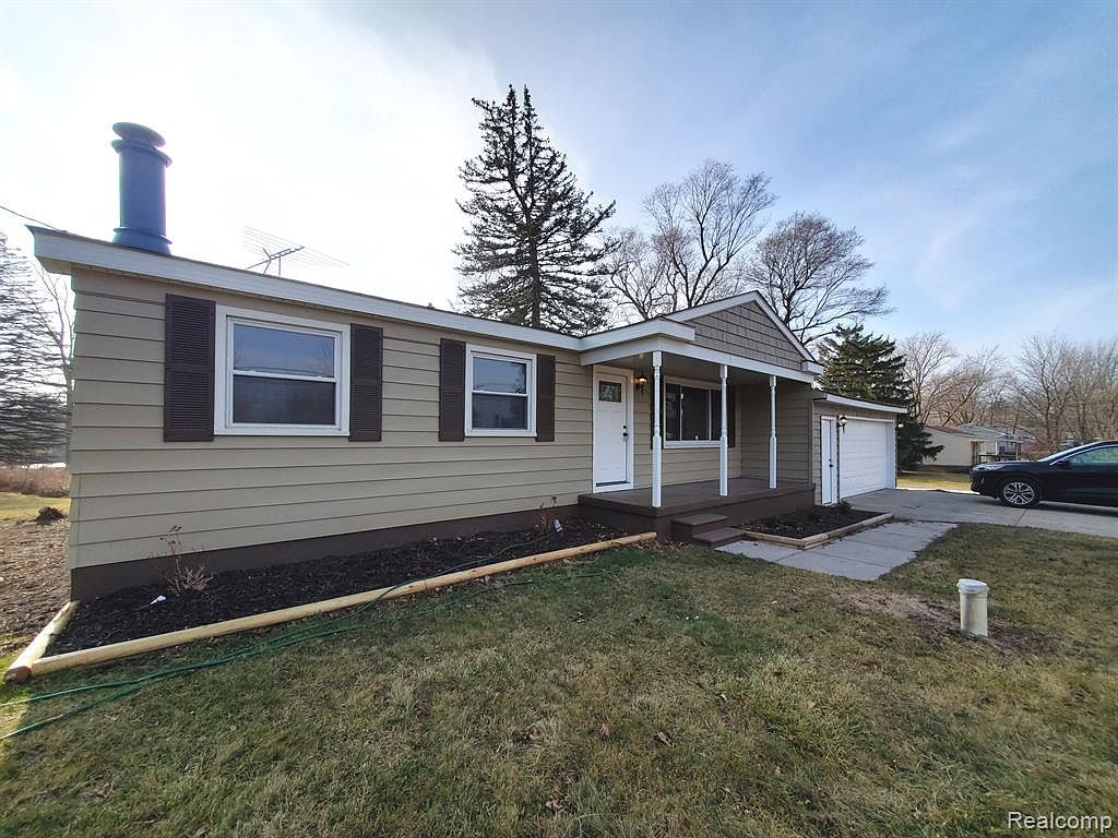 1121 W Cook Rd, Grand Blanc, MI 48439 | Zillow