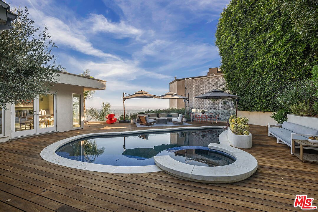 2137 Sunset Plaza Dr, Los Angeles, CA 90069 | MLS #24-439443 | Zillow