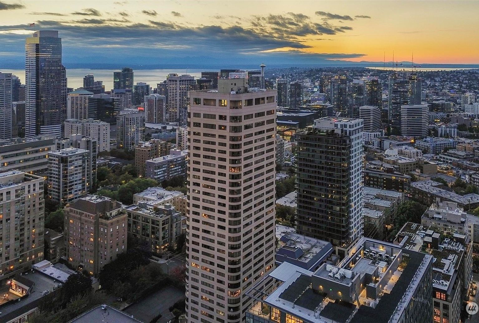 1301 Spring Street UNIT 11A, Seattle, WA 98104 | Zillow