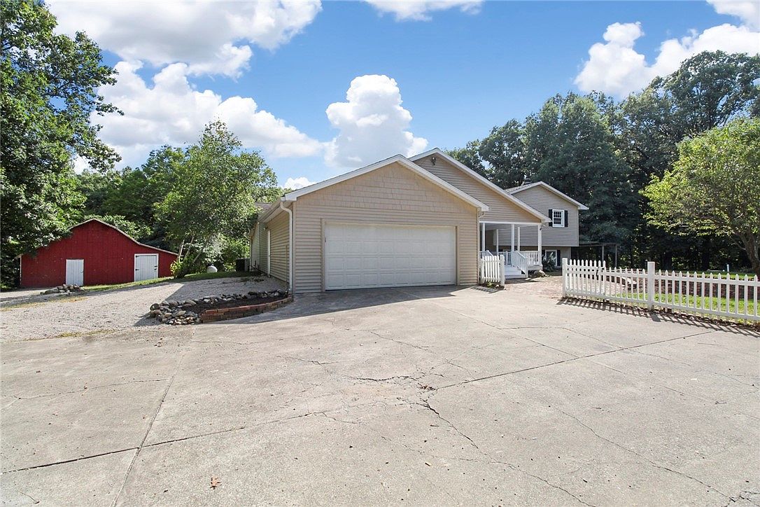 12556 E County Road 700n, Charleston, IL 61920 | Zillow