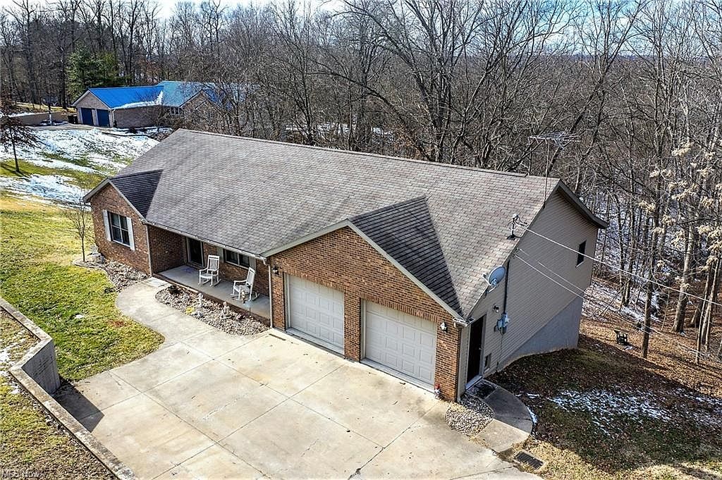 195 N Bruce St, Little Hocking, OH 45742 | Zillow