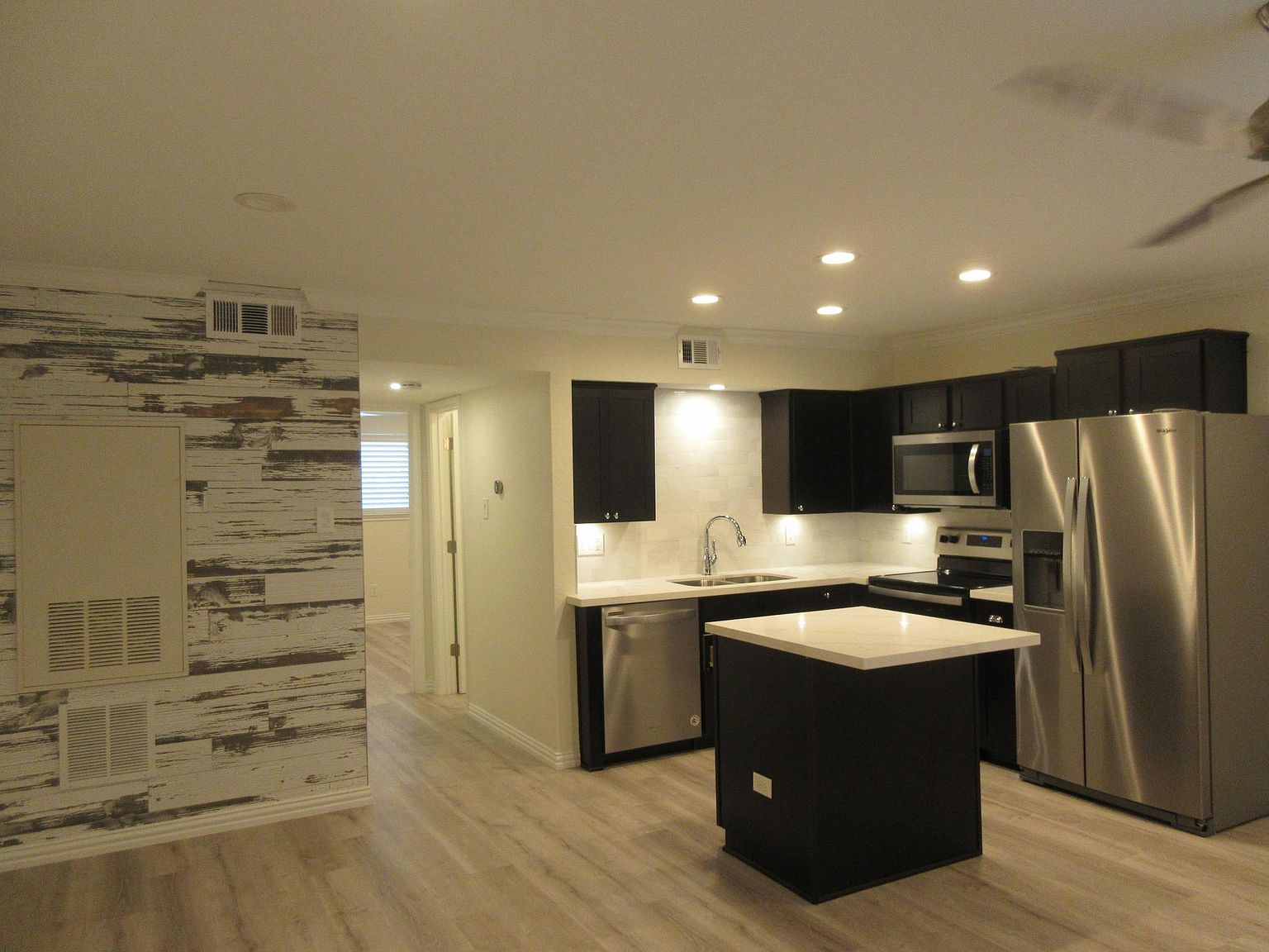 300 Pecore St APT 14, Houston, TX 77009 | Zillow