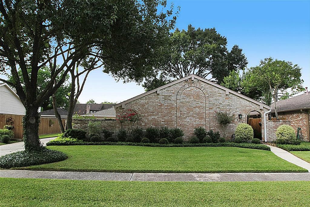 7619 Westwind Ln, Houston, TX 77071 | Zillow