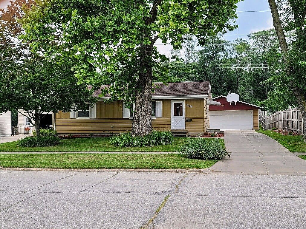 1120 W 14th Ave, Marion, IA 52302 | Zillow