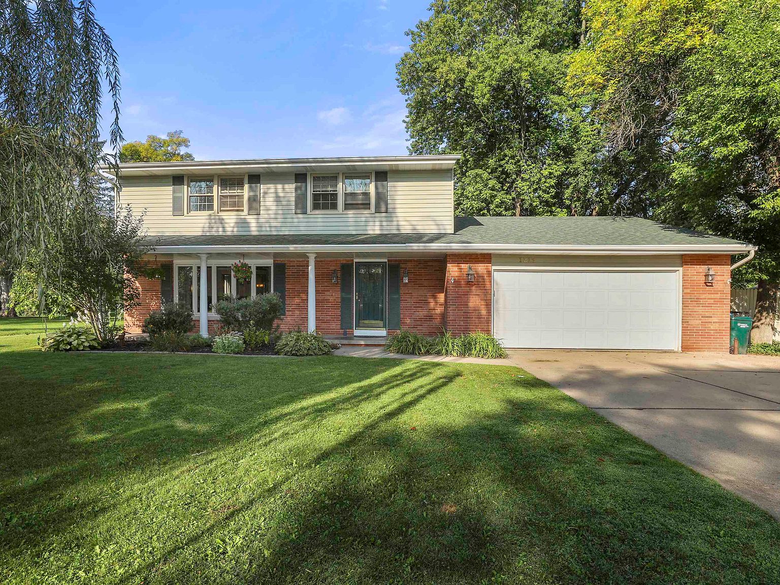 1215 N Green Grove Rd, Appleton, WI 54911 | Zillow