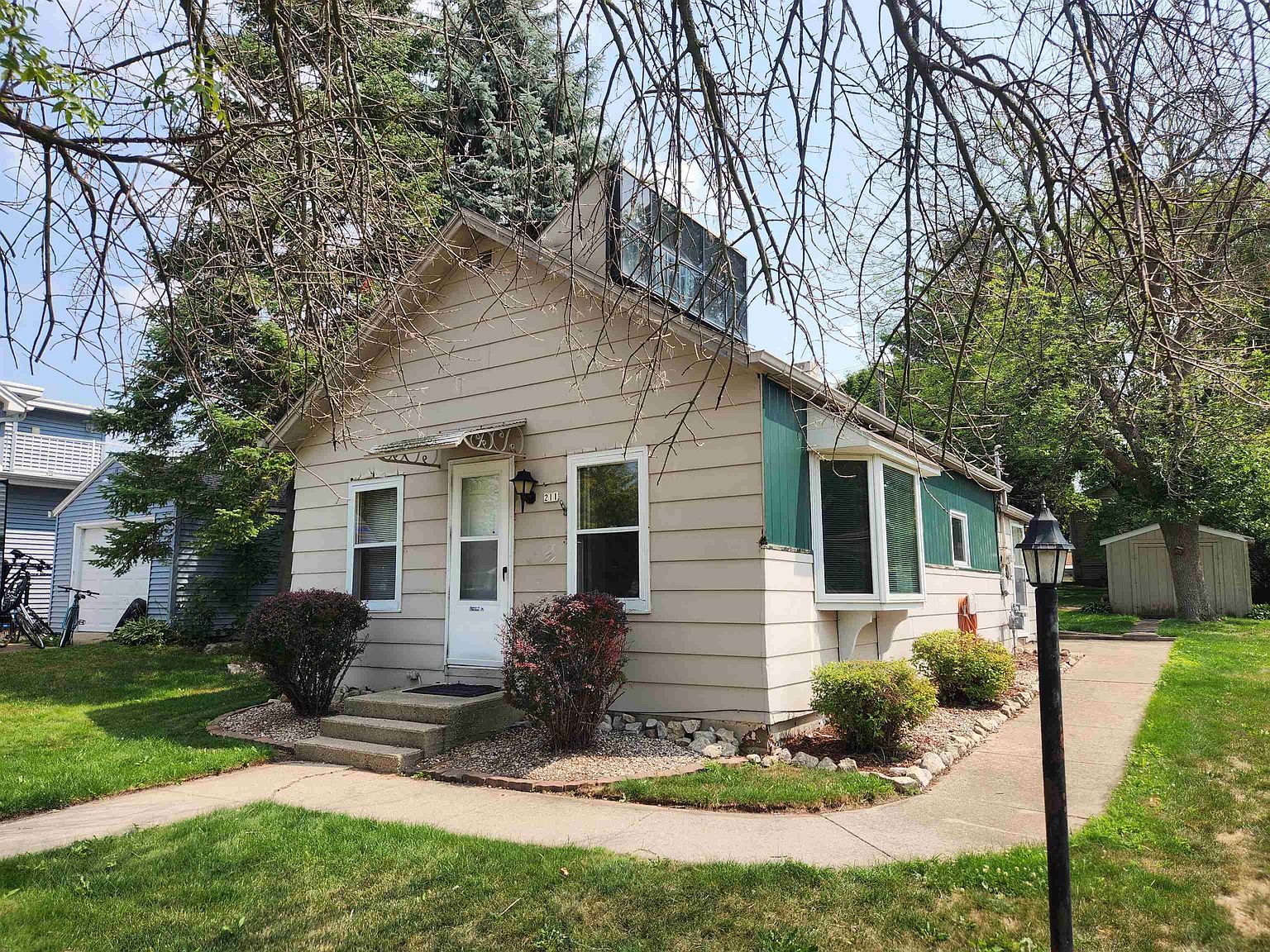 211 S 2nd Ave, Winneconne, WI 54986 | Zillow