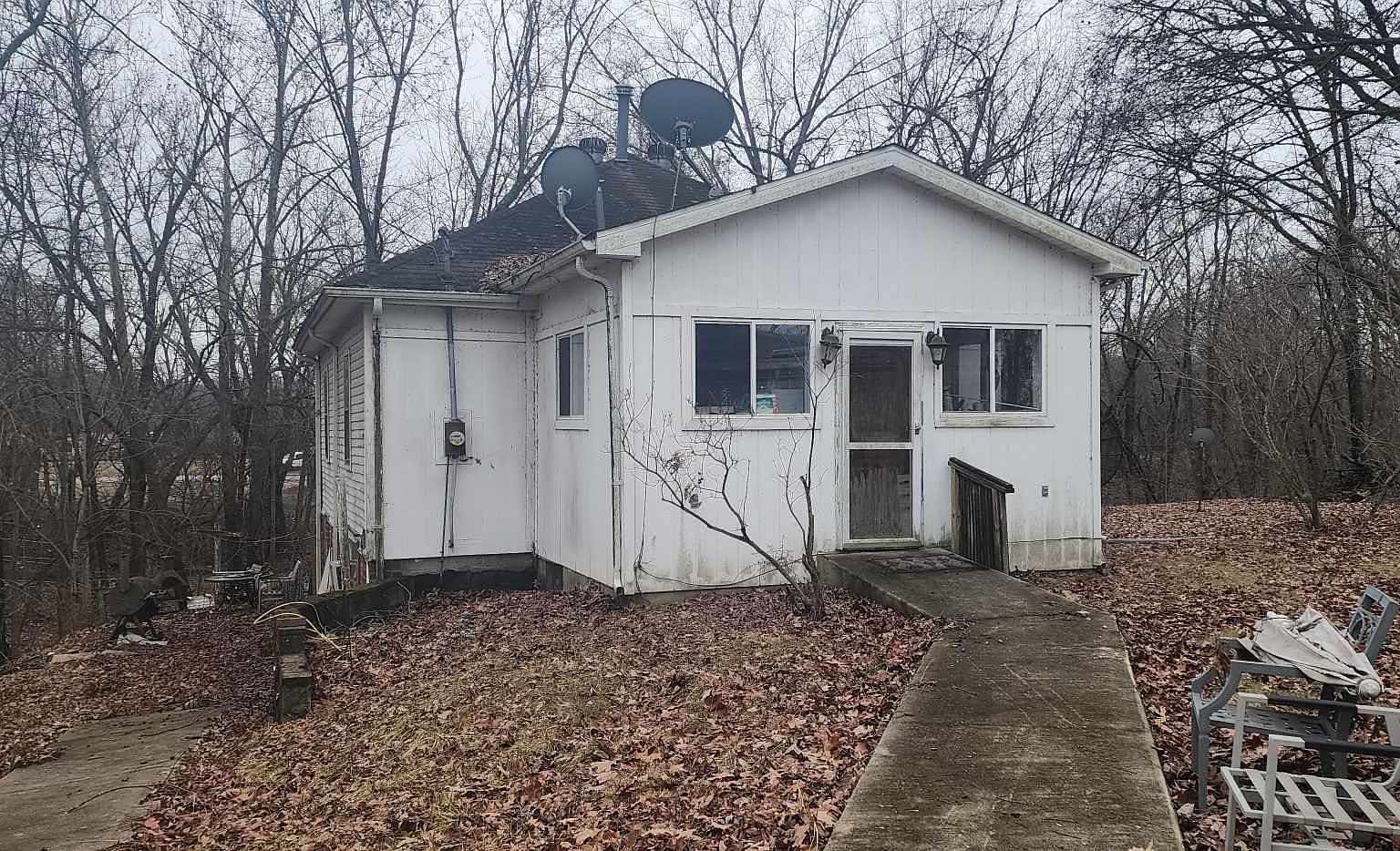 6862 Coder Ln, Buckner, IL 62819 | Zillow