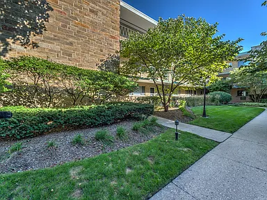 Clinton Court - 943 W Washington Blvd Oak Park IL | Zillow