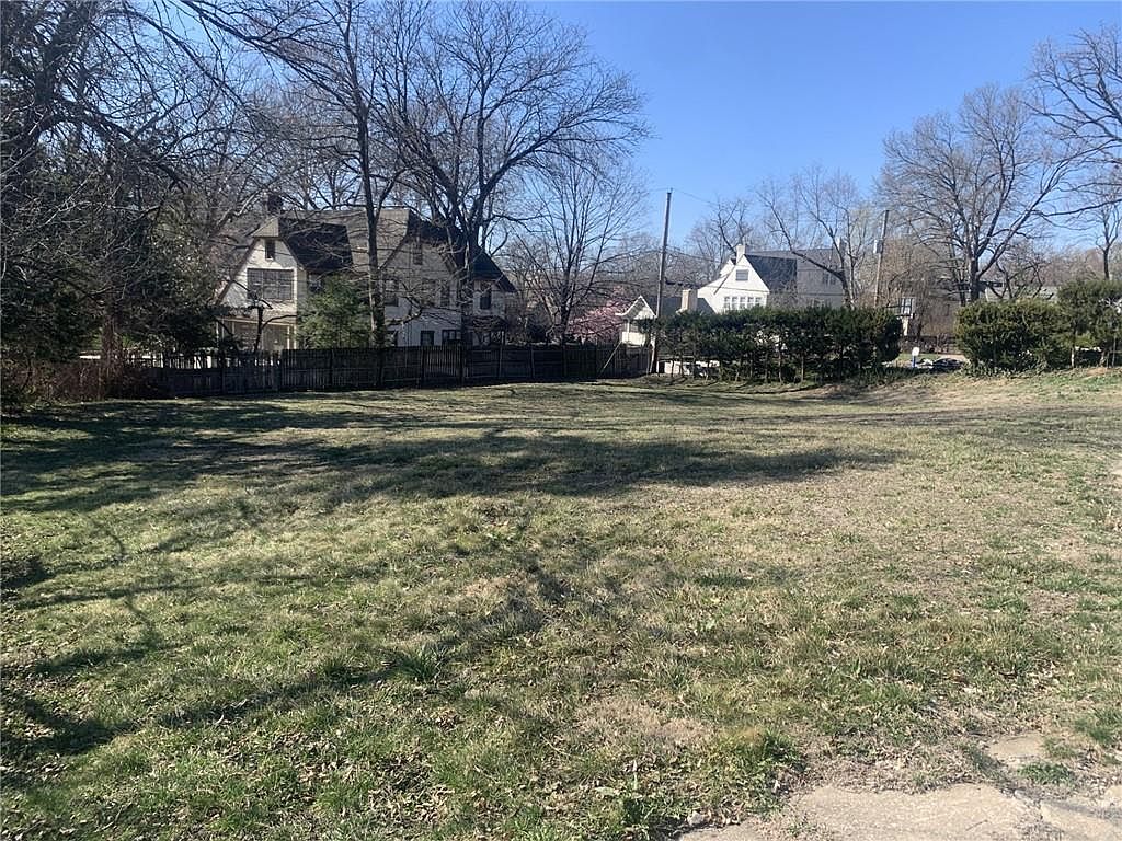 5700 State Line Rd, Mission Hills, KS 66208 | Zillow