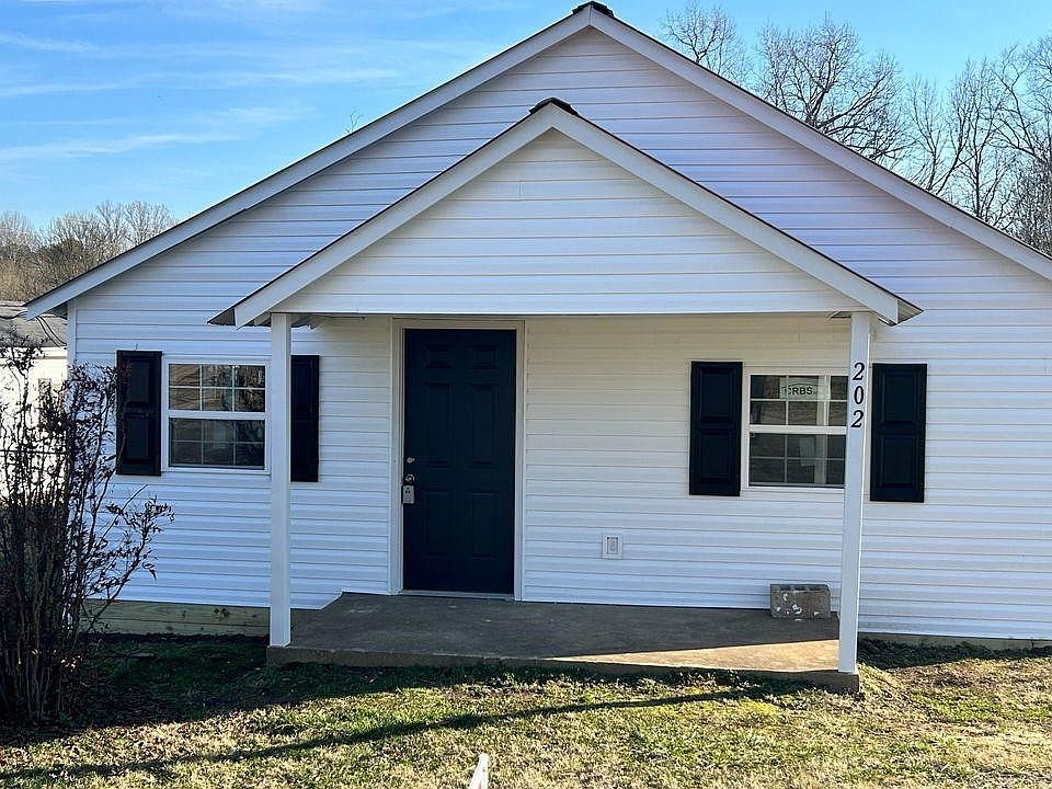 202 Spring St, Lexington, TN 38351 | Zillow