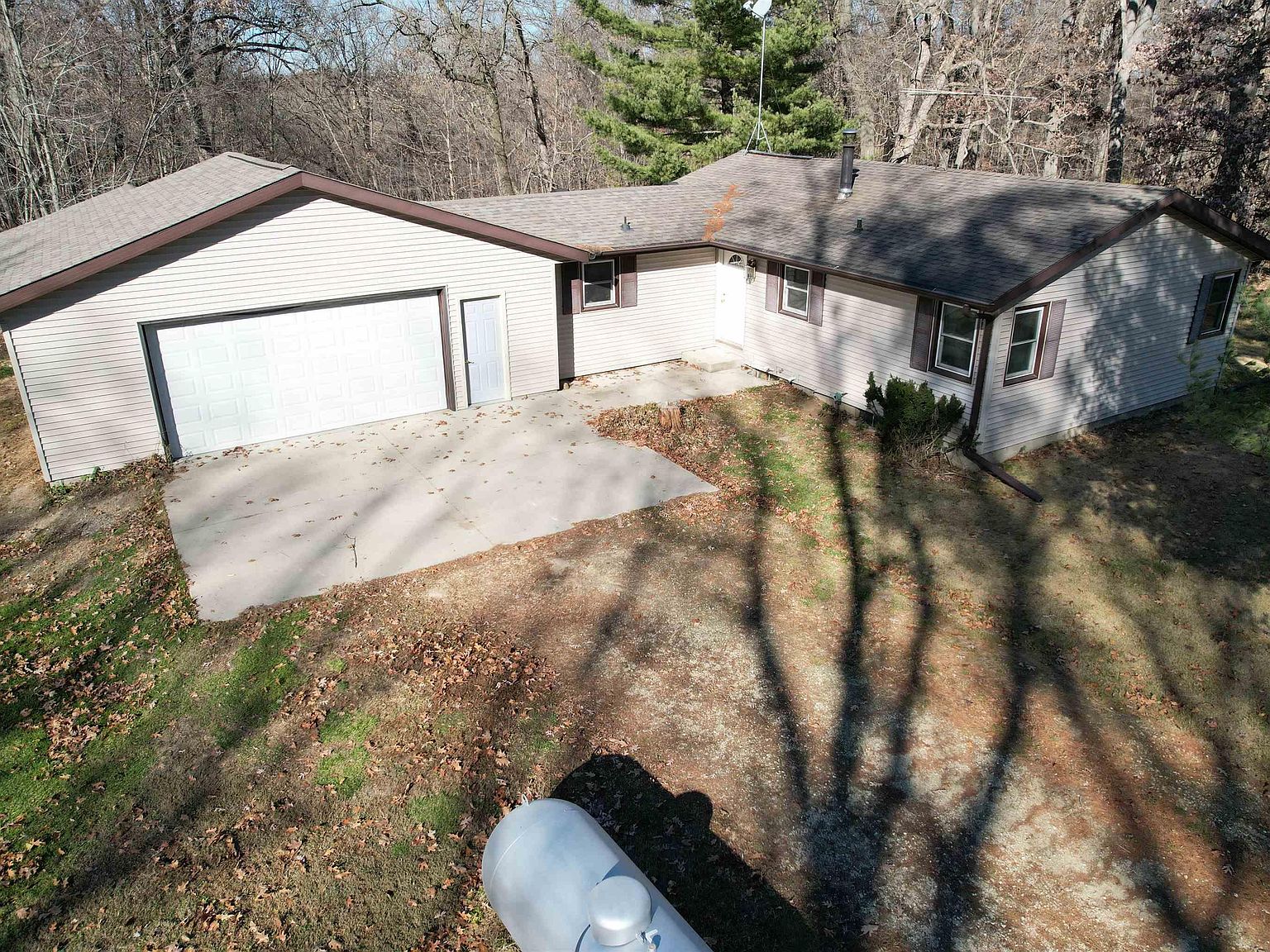 18991 Dales Ford Rd, Scotch Grove, IA 52310 | Zillow