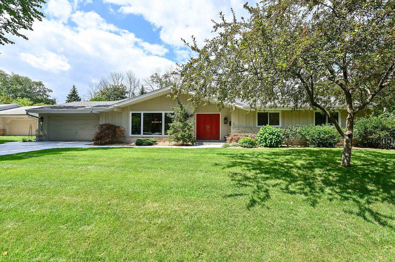 6855 North Lake DRIVE, Milwaukee, WI 53217 | Zillow