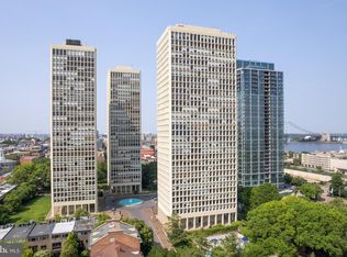 210 Locust St #2DW, Philadelphia, PA 19106 | MLS #PAPH2469370 | Zillow