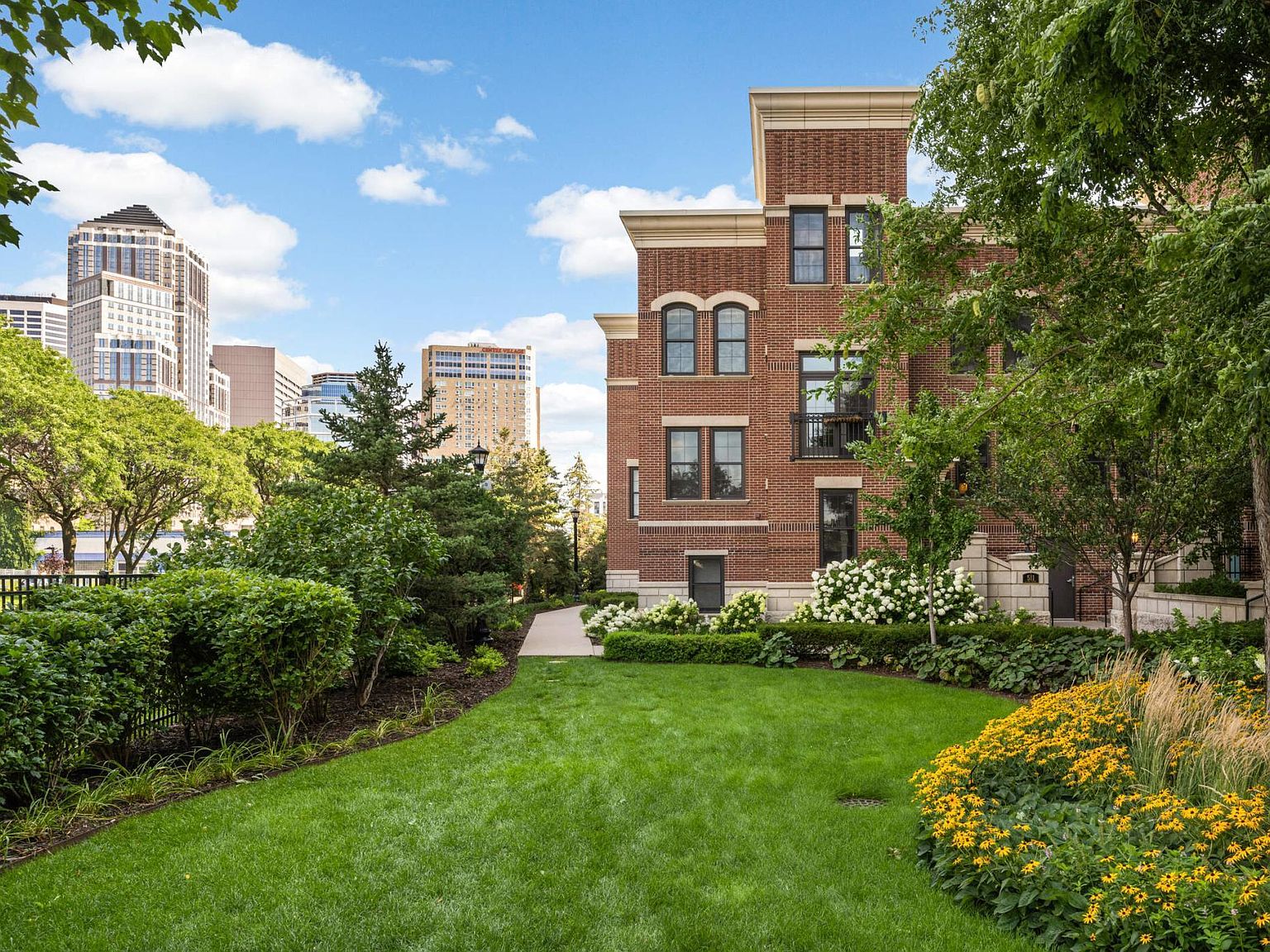 511 S 10th St, Minneapolis, MN 55404 | Zillow