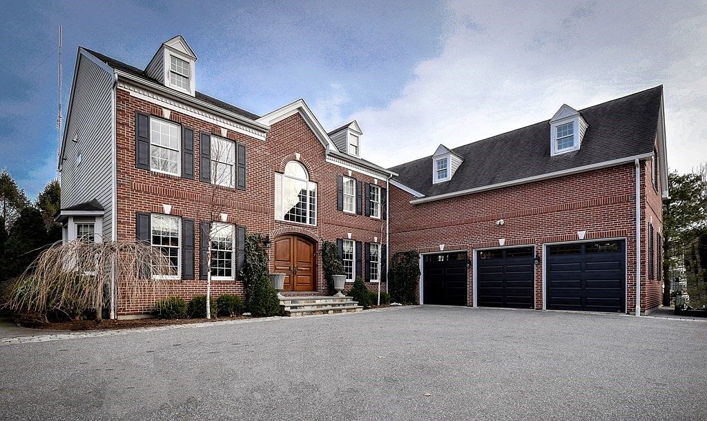 20 Hunnewell St, Wellesley, MA 02481 | Zillow