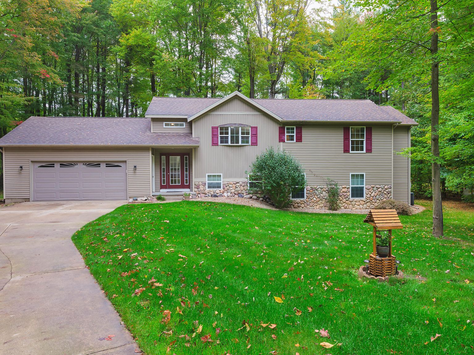 3471 Woodland Trl, Allegan, MI 49010 | MLS #23138363 | Zillow