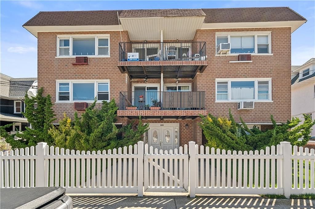 150 Beach 123rd St APT 3L, Rockaway Park, NY 11694 | Zillow