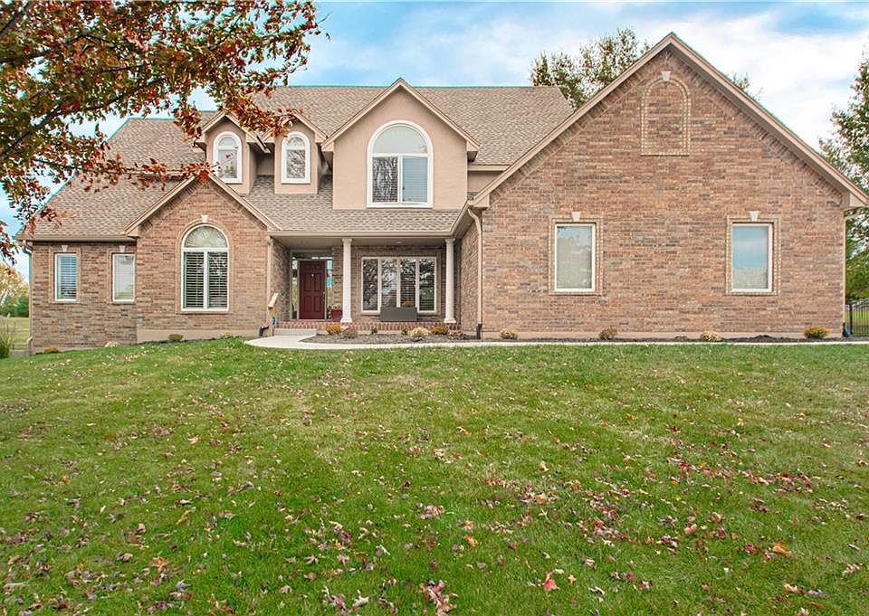 9815 Windsor Dr, Lees Summit, MO 64086 | MLS #2525899 | Zillow