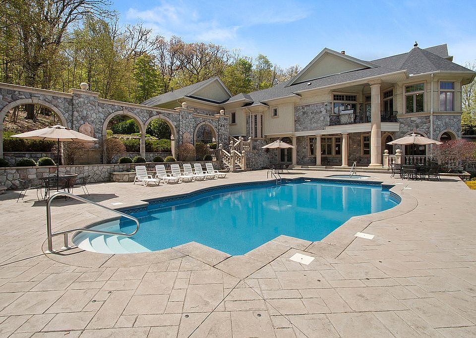 N1860 N Black Point Rd, Lake Geneva, WI 53147 | Zillow