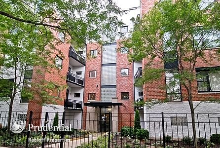2337 W Wolfram St APT 412, Chicago, IL 60618 | Zillow