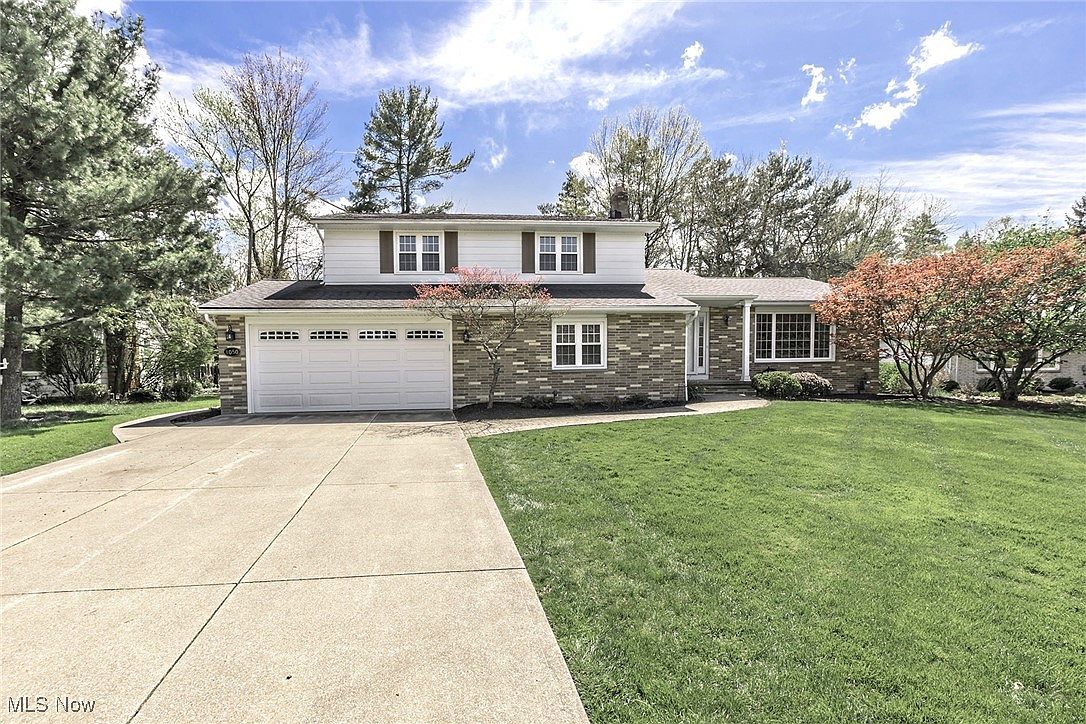 1050 Pinewood Cir, Lyndhurst, OH 44124 | Zillow