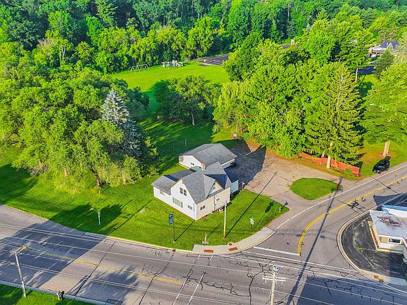 1404 Churchill St Waupaca Wi 54981 Mls 50311642 Zillow