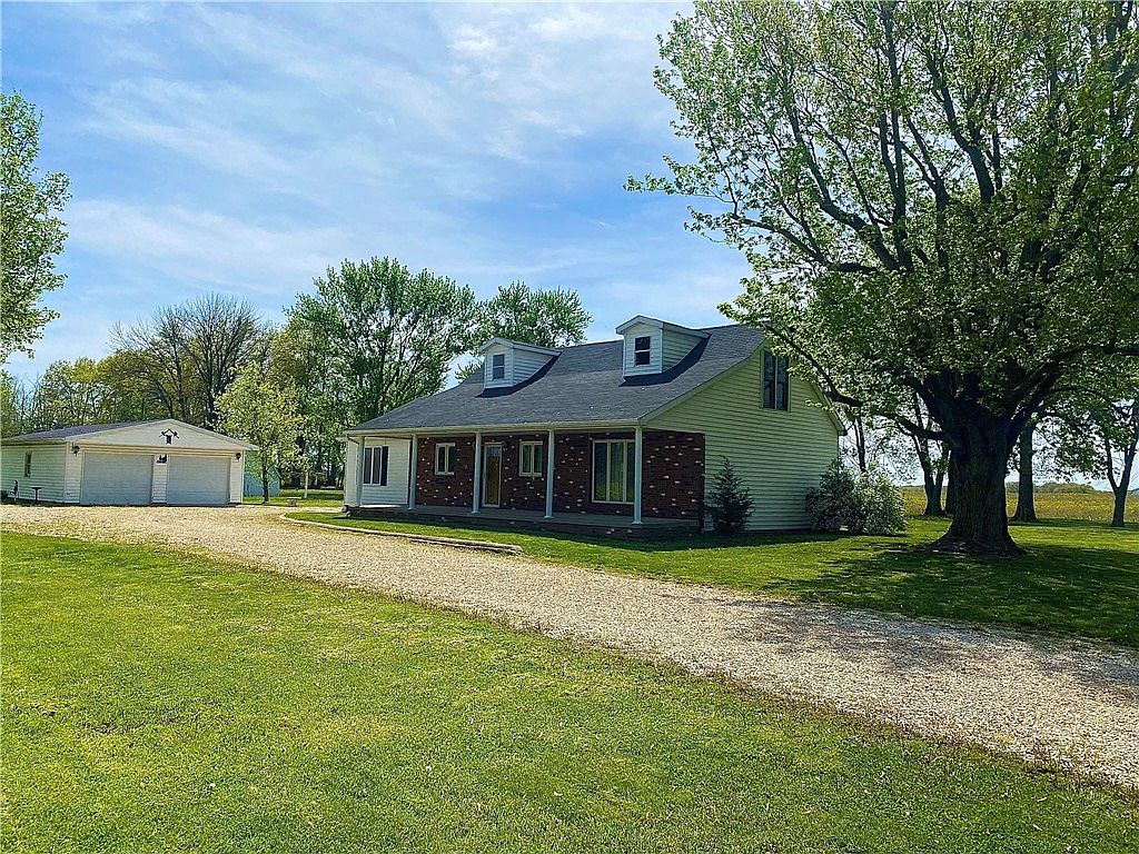 1424 E 3300th Ave, Herrick, IL 62431 | Zillow