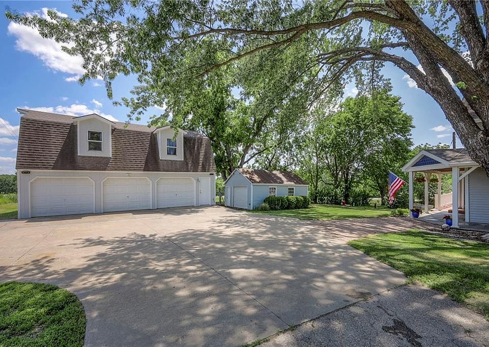 2075 N 1300th Rd, Eudora, KS 66025 | Zillow