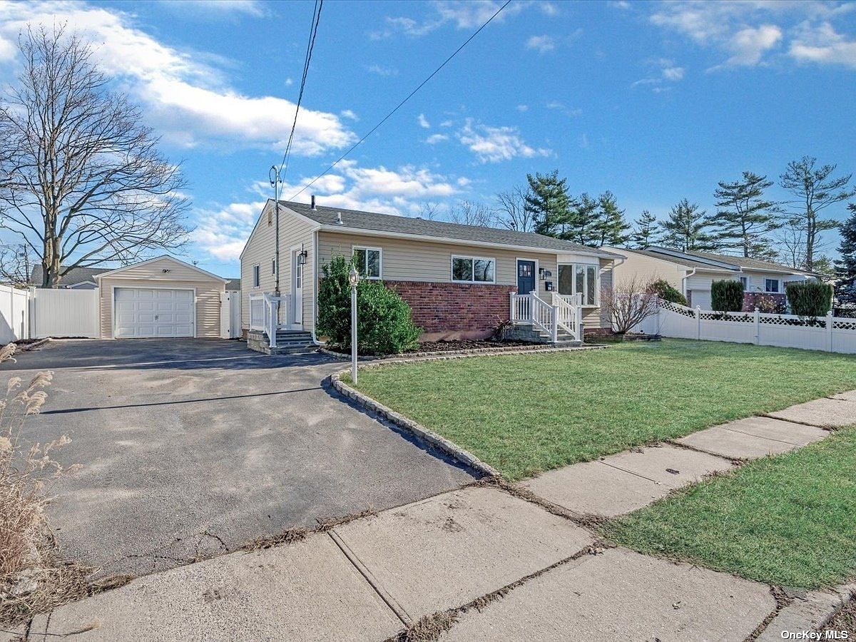 29 Irving Avenue, Deer Park, NY 11729 | MLS #3522142 | Zillow