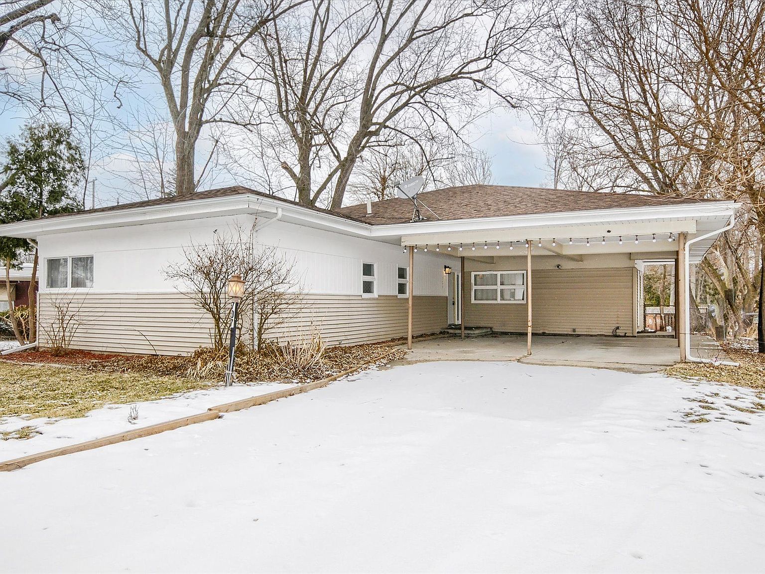 707 Country Club Ln, Flint, MI 48507 | Zillow