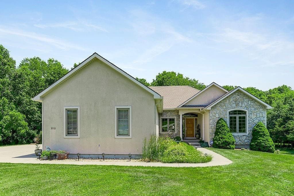 3951 Tonganoxie Rd, Leavenworth, KS 66048 | Zillow