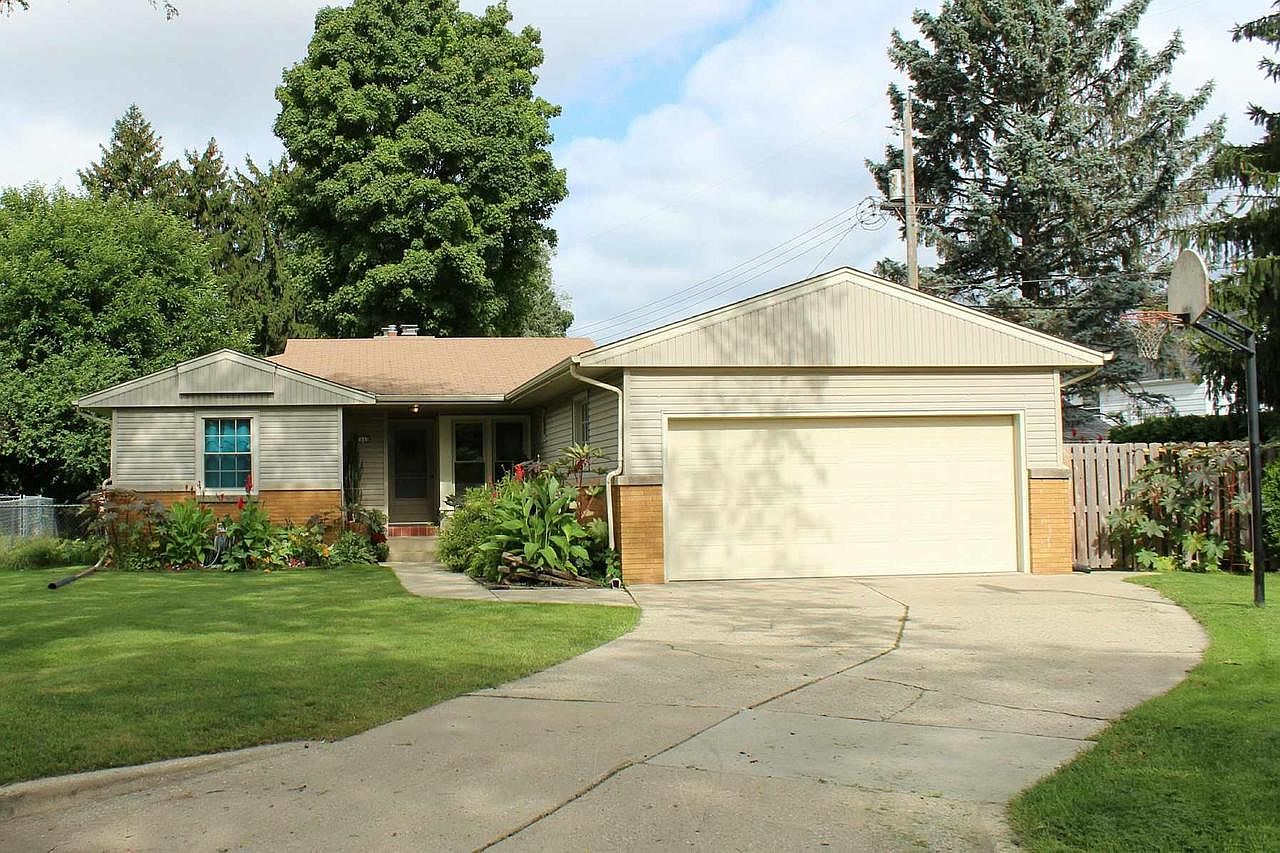 7446 West Bennett AVENUE, West Allis, WI 53219 | Zillow