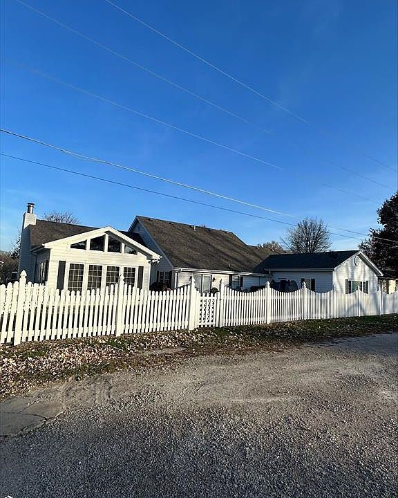 307 N Park Ave, New Sharon, IA 50207 | MLS #6313162 | Zillow