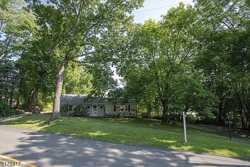 22 Hunters Ln, Sparta, NJ 07871 | MLS #3804700 | Zillow