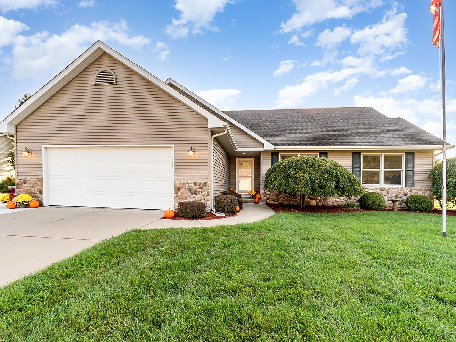 4820 Butterfield Dr, Midland, MI 48642 | Zillow
