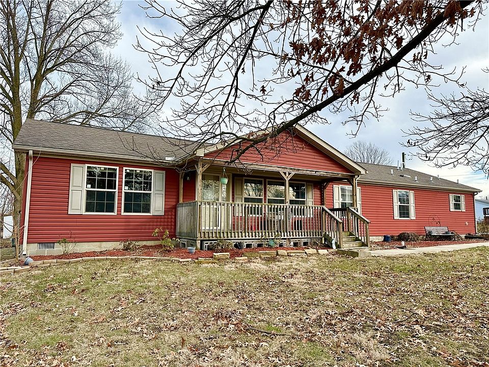 304 N 1st St, Ridge Farm, IL 61870 | MLS #6225895 | Zillow