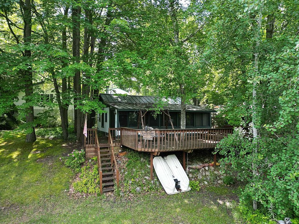 901 Pine St, Harrison, MI 48625 | Zillow