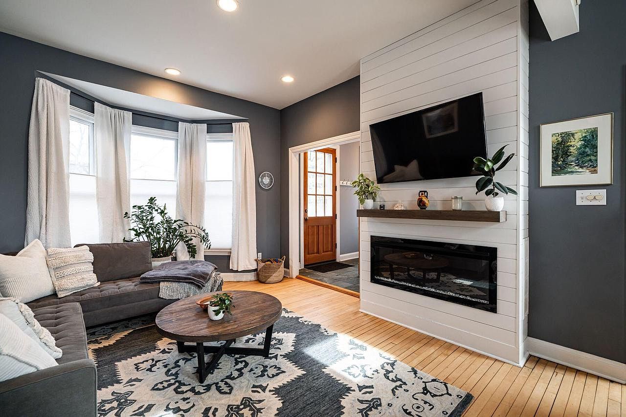 1636 North Warren AVENUE UNIT 1636A, Milwaukee, WI 53202 | Zillow