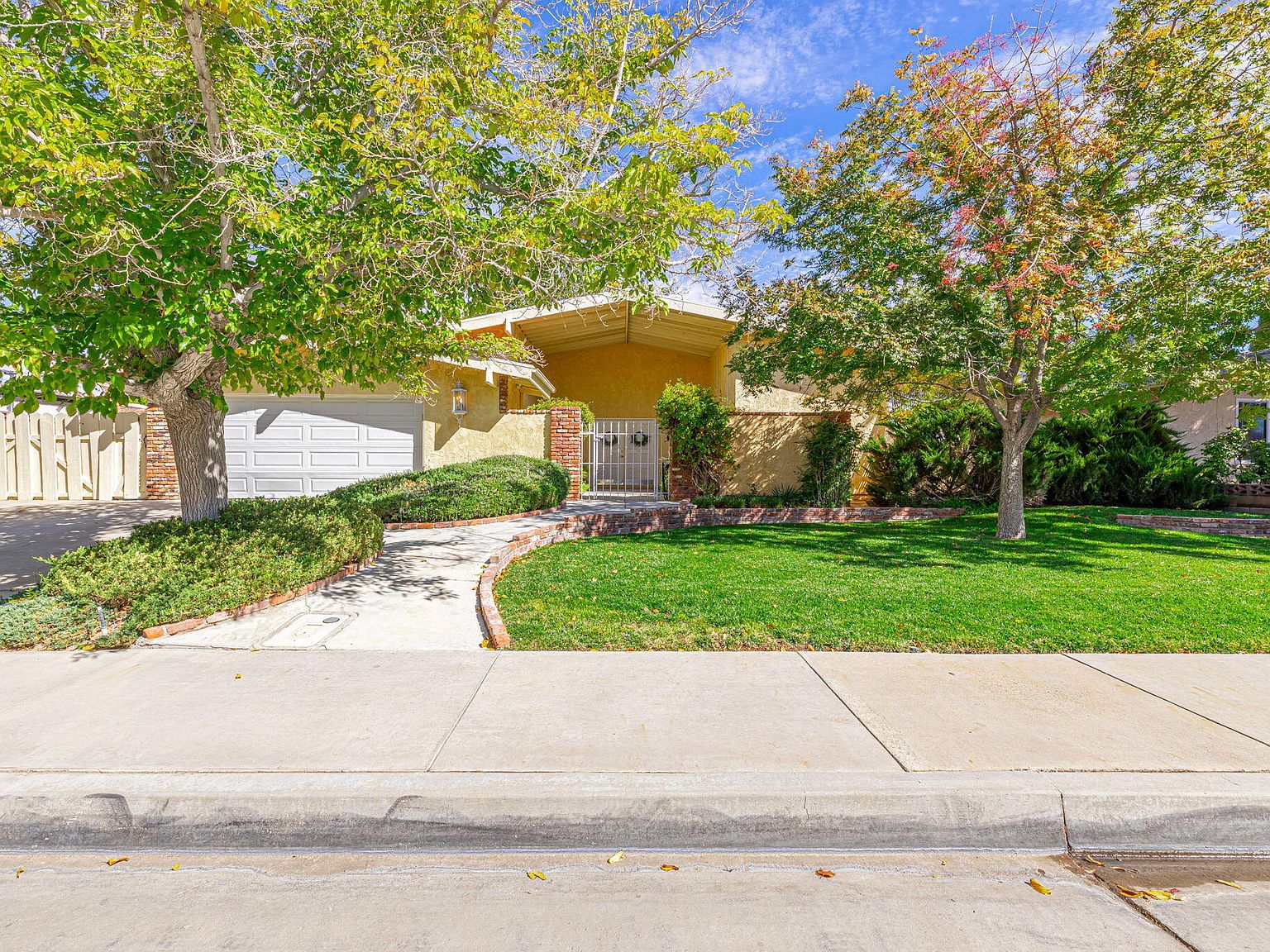 44100 Halcom Ave, Lancaster, CA 93536 | Zillow