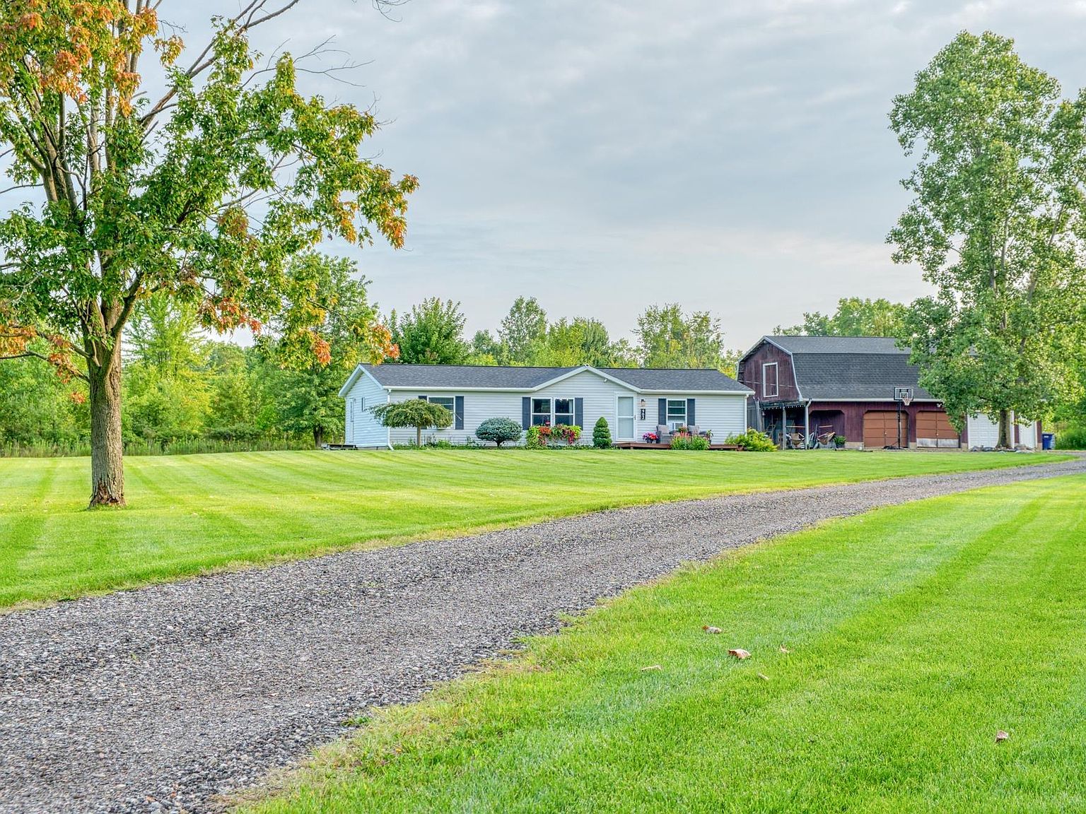 902 E McArthur St, Corunna, MI 48817 | Zillow