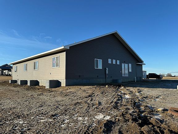 2018 Maple St, Hull, IA 51239 | Zillow