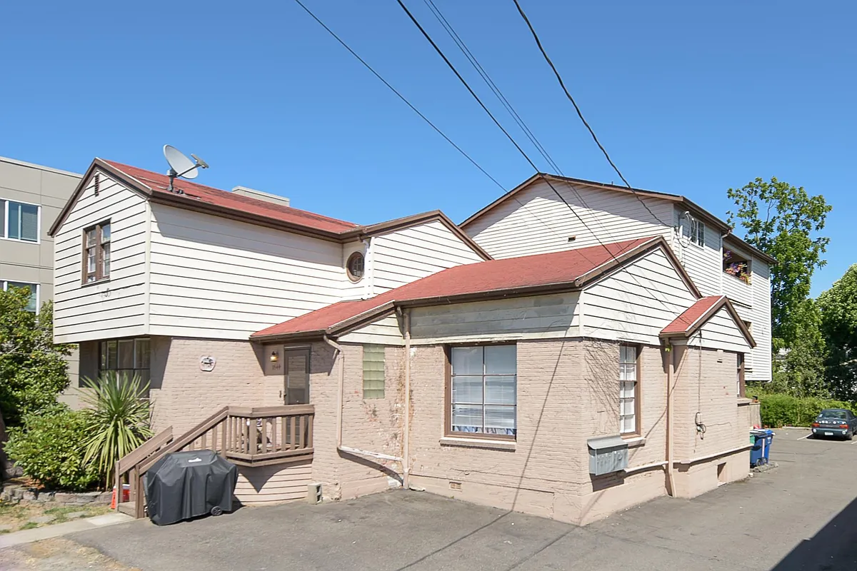 11544 Greenwood Ave N Apt 4, Seattle, WA 98133 | HotPads