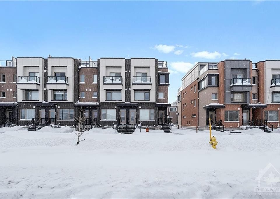 828 Mikinak Rd, Ottawa, ON K1K 4Z4 | Zillow