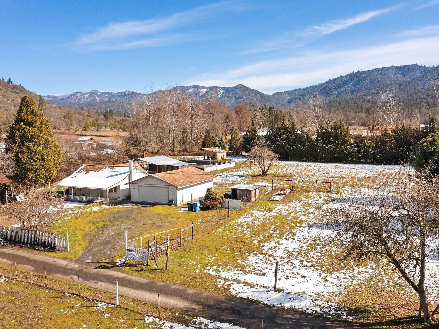 2597 E Evans Creek Rd, Rogue River, OR 97537 | Zillow