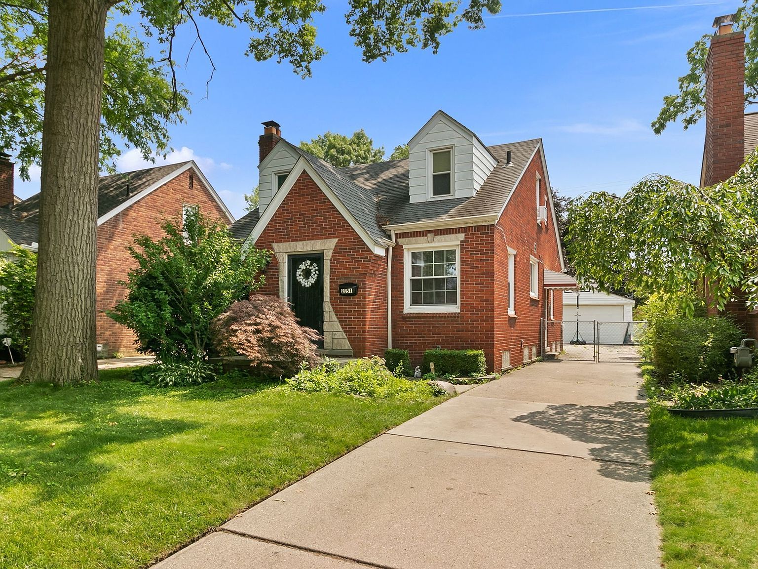 2151 Hawthorne Rd, Grosse Pointe Woods, MI 48236 | Zillow
