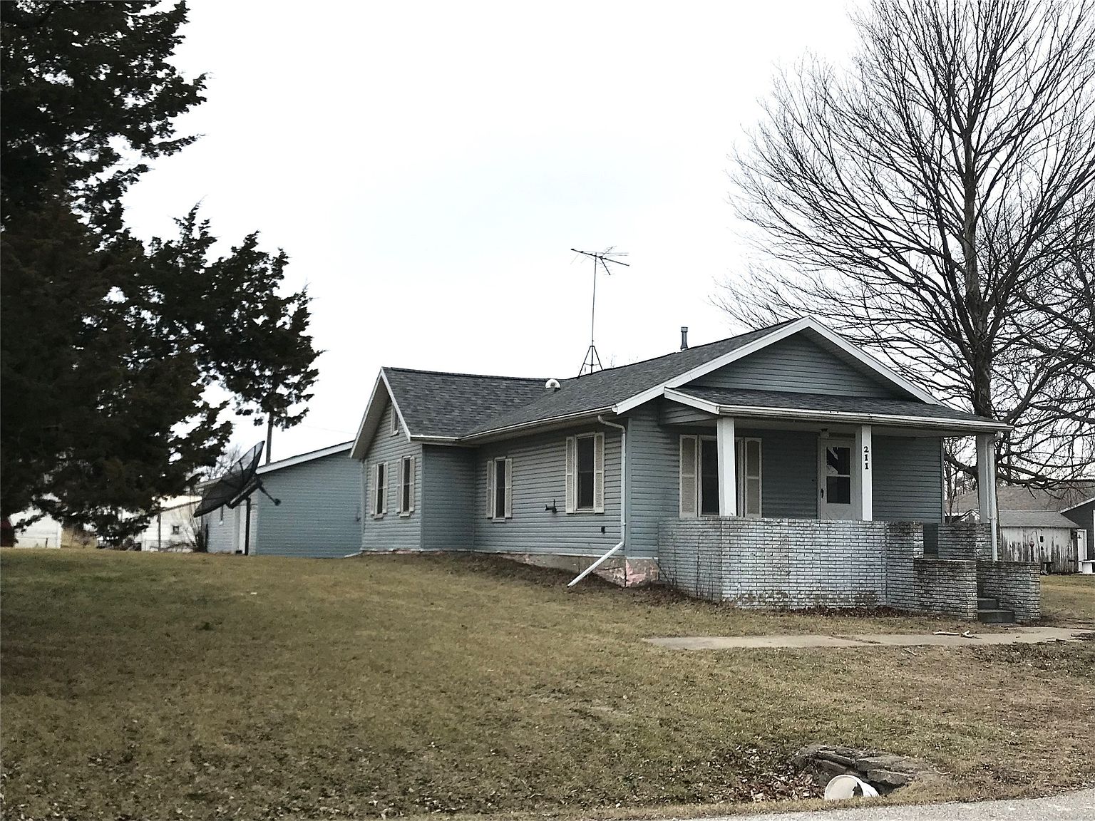 211 NE 3rd St, Melcher Dallas, IA 50062 | MLS #732954 | Zillow